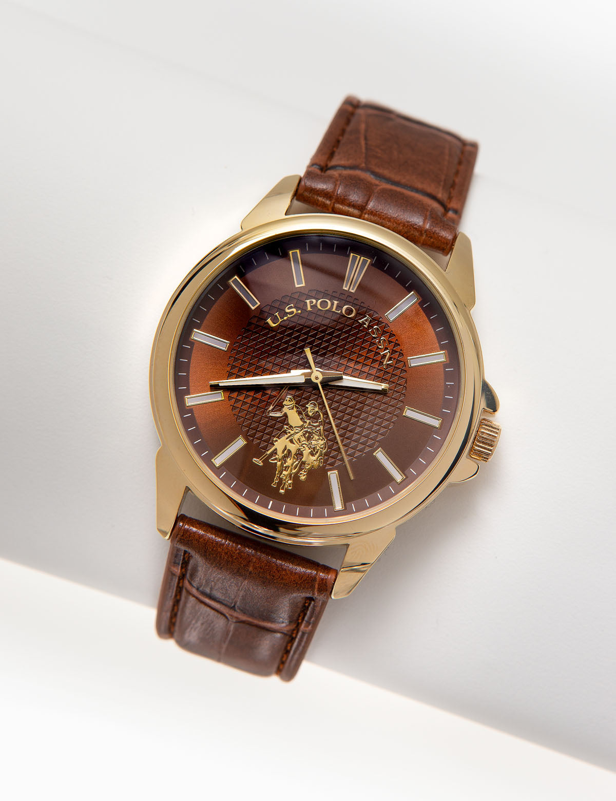 MEN'S BROWN STRAP WATCH WITH GOLDTONE CASE– U.S. Polo Assn.